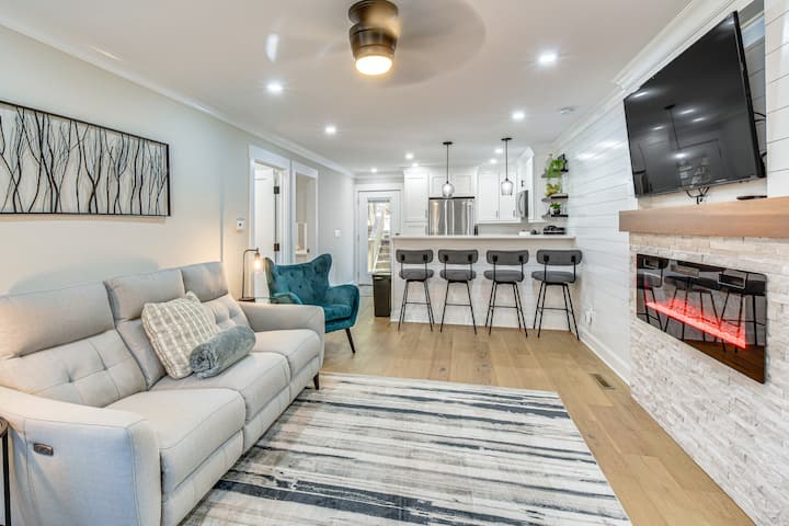 Luxe Keowee Key Living: Golf Views & Resort Pool - Lake Keowee, SC