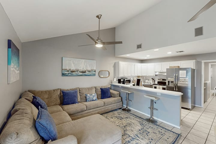 3 Br Beach Townhouse With Private Pool And Patio - South Padre Island