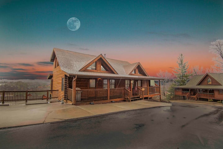 Moonlight Lodge Family Cabin - Pigeon Forge, TN