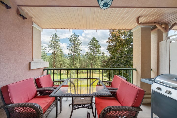 Charming & Comfy Golf Getaway: Deck - Views - Pkg! - Kelowna