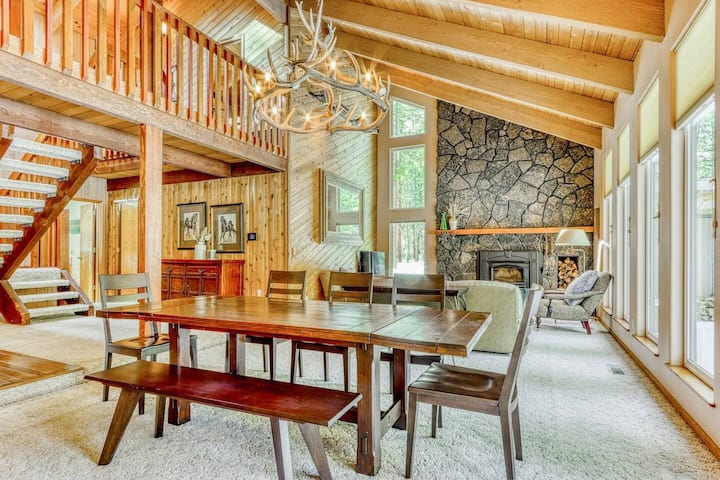 5br. Hot Tub! Full Resort Access - Sisters, OR