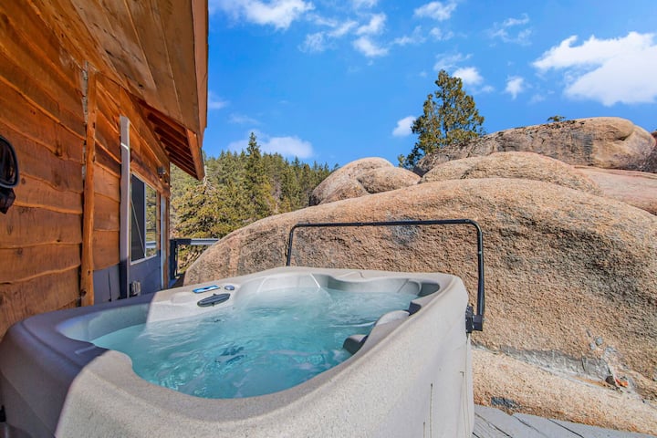 Hibernation Station | Rustic Cabin + Hot Tub - Running Springs, CA