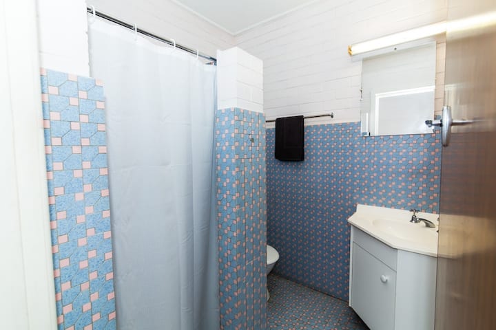 Room 5, Q & S Beds - Gladstone Central