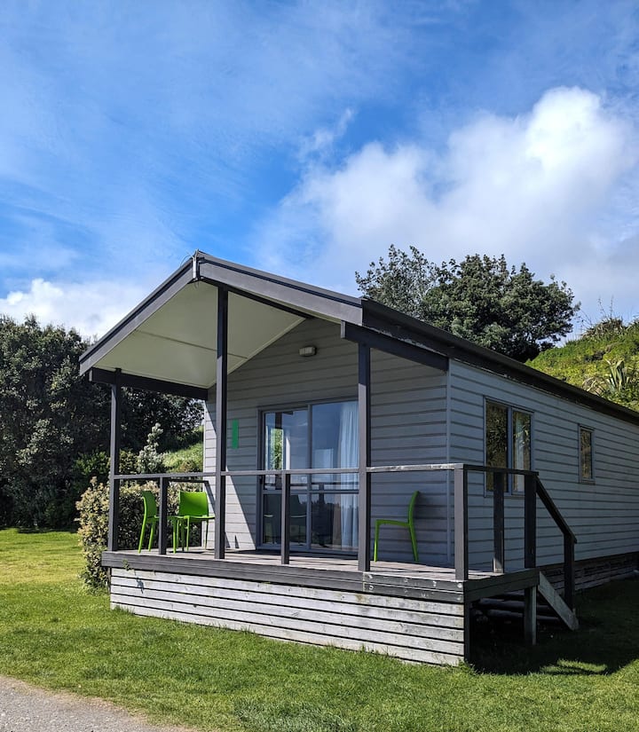 Two Bedroom Cabin - New Plymouth