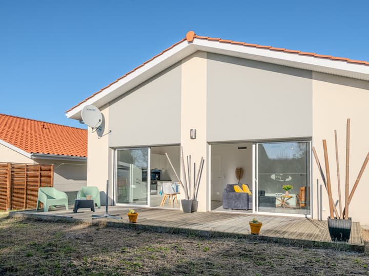 Domaine De Peyroutic By Interhome - Mimizan