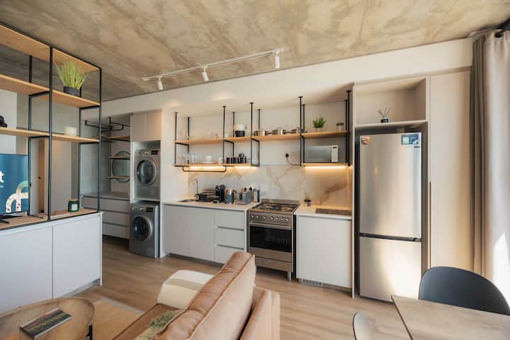 Aquatic Realm Studio Apt - A/c & Rooftop Pool - Cape Town