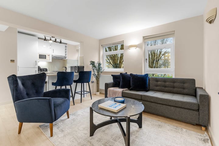 Spacious Elegance In The Heart Of The City - London