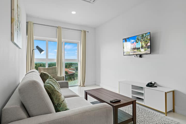 Chic 2br Condo W/ Gym & Pool Access, Noord Aruba - Aruba