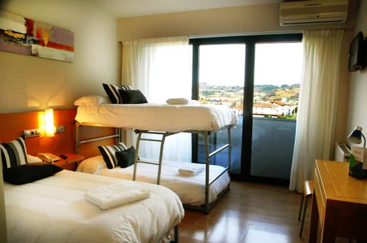 Hotel Txintxua - Hab Triple Con Baño Privado - Villabona