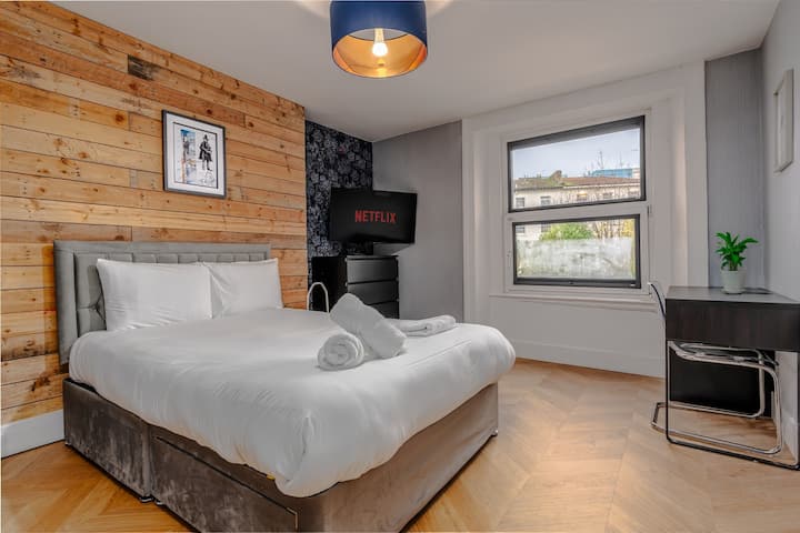 Artistic Penthouse: Views In Central Bristol - Bristol