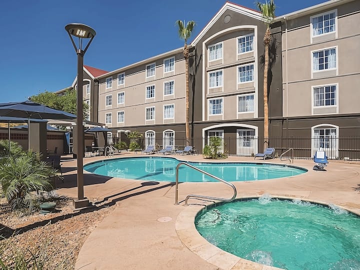 Double Beds, La Quinta, Perfect Family Room - Phoenix, AZ