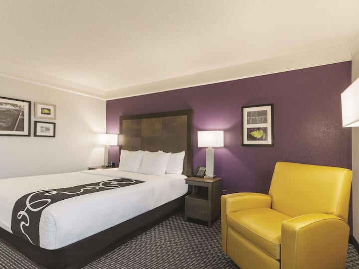 King Bed At La Quinta Inn, Near Outdoor Adventure - Grand Junction, CO