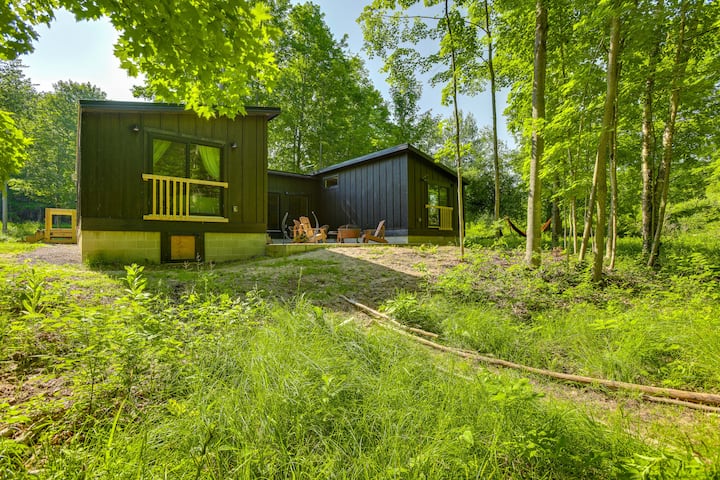 Ski & Unwind: Cozy Creekside Cabin In Glen Arbor! - Empire, MI