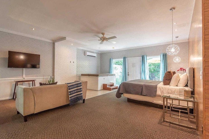 Yellowwood Inn - Suite #1 - Nashville, IN