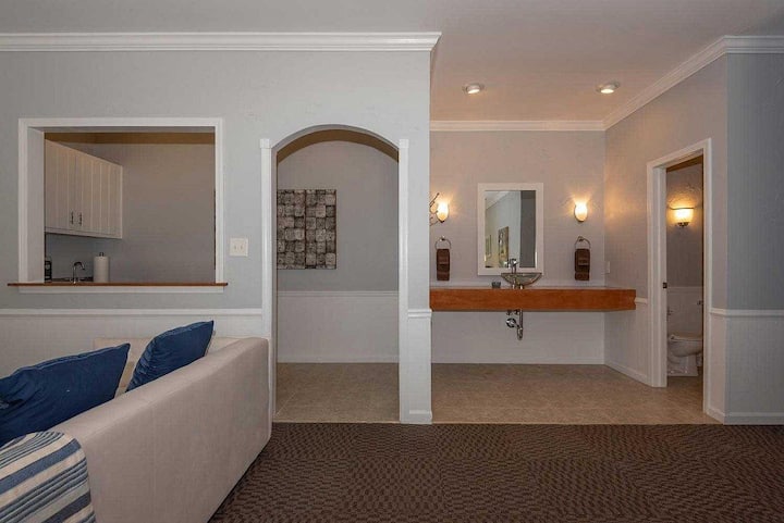 Yellowwood Inn - Suite #11 - Nashville, IN