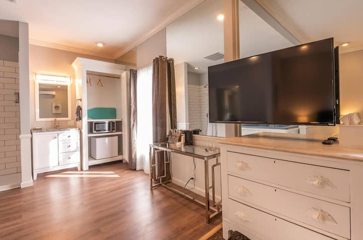 Yellowwood Inn - Suite #6 - Nashville, IN