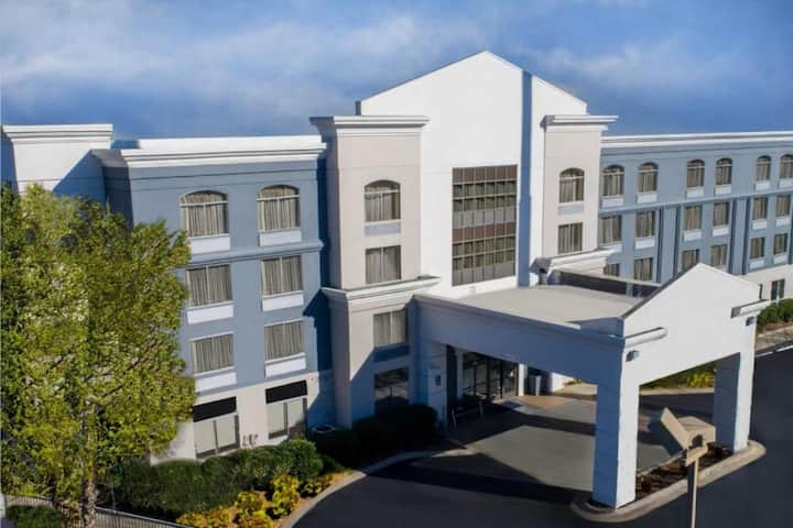 Murfreesboro Home Away From Home | Free Breakfast - Murfreesboro, TN
