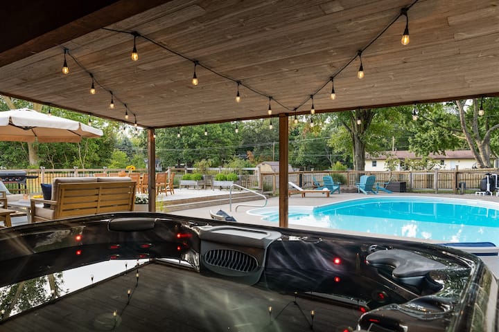 Pool Vibes Retreat | Hot Tub | Poker | Fire Pit - Stevensville, MI