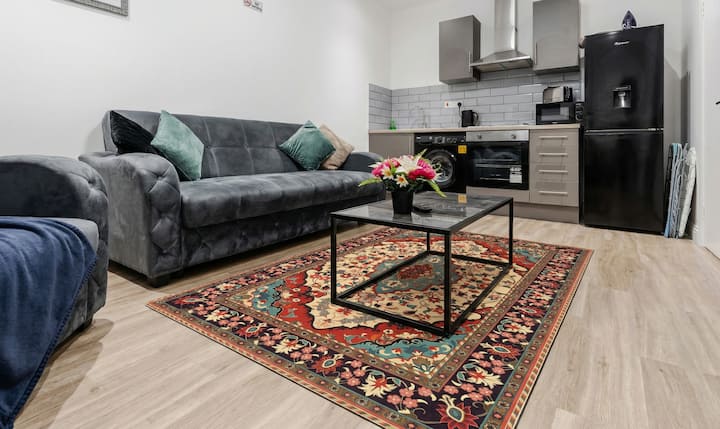 Near Lfc & City | Budget | Longterm | Free Parking - Liverpool