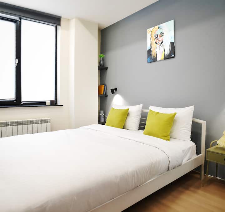 Close To Republic Square|balcony & Walk Everywhere - Jerewan