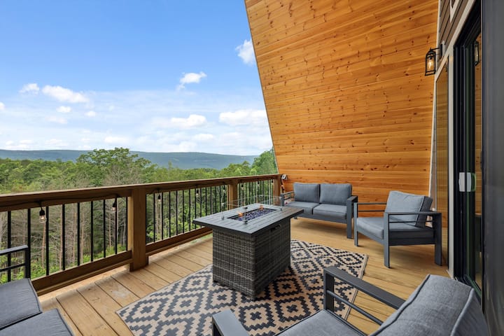 Buffalo Bluff | A-frame Cabin | Bluff Views +Goats - Lookout Mountain, GA