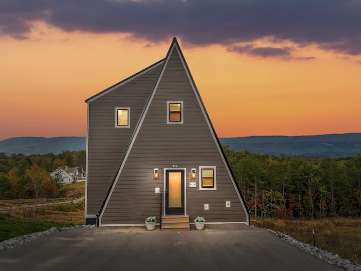 Buffalo Bluff | A-frame Cabin | Bluff Views +Goats - Lookout Mountain, TN