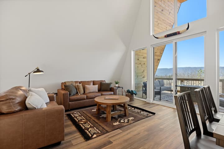 Buffalo Bluff | A-frame Cabin | Bluff Views +Goats - Lookout Mountain, TN