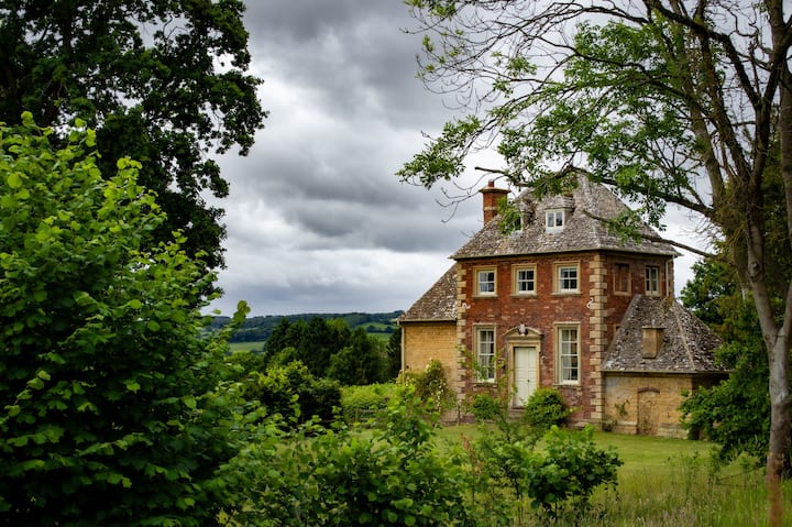 Elegantly Presented - The Garden House - Chipping Campden