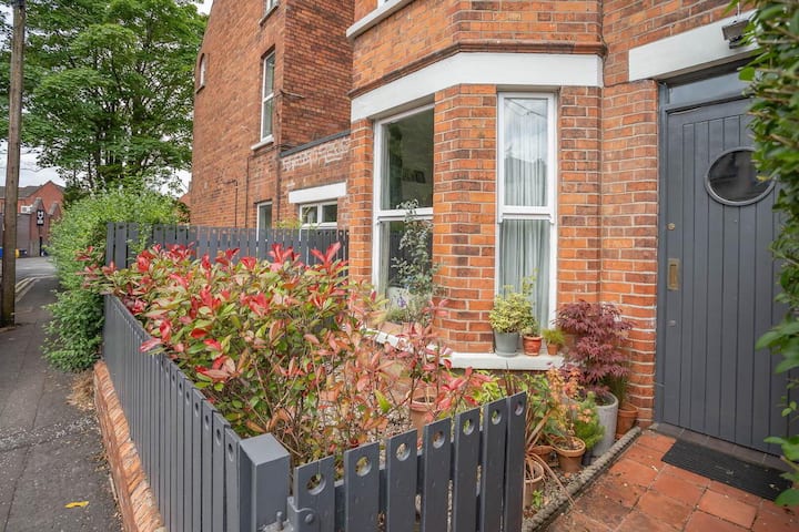 Victorian Home/ Outdoor Terrace - Belfast