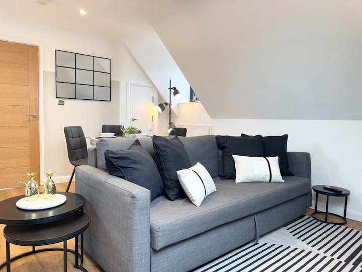 Contemporary 2-bed Penthouse • Central Stay! - Southampton
