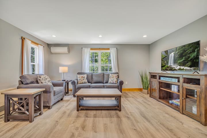 Spacious 2 Br 2nd Fl Bayside Apt [Bayside Landing] - Maine