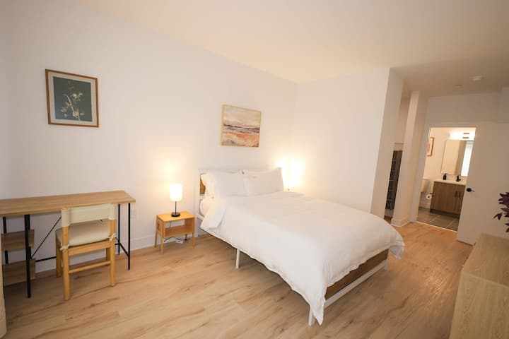2br Luxe Retreat W/ Rooftop City Views & Parking - Stamford, CT