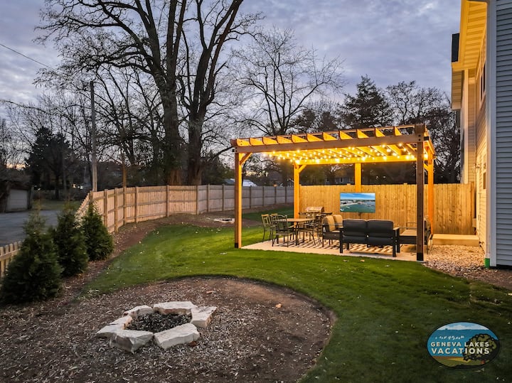 The Geneva- Modern And Cozy- 5* Location- Parking - Lake Geneva, WI