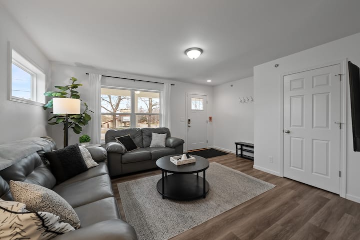 The Blackstone- Spacious And Comfy- Near Downtown - Lake Geneva, WI