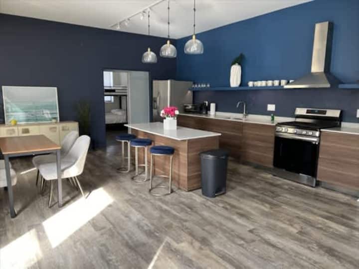 Stunning 2 Bed / 2 Bath W/patio - Edgewater Beach - Chicago