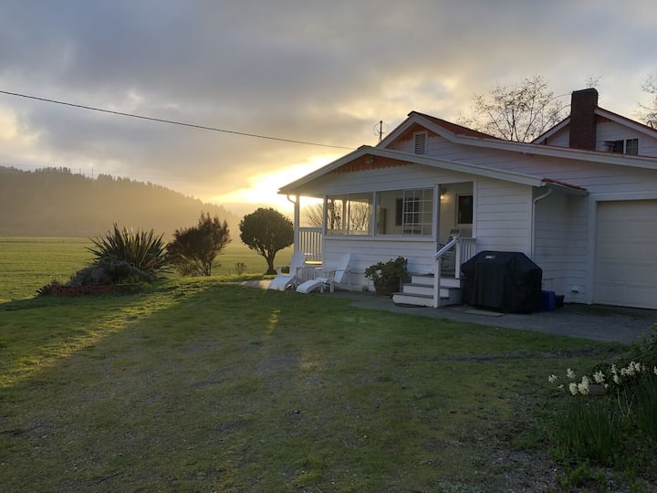 3-bedroom Coastal Farmhouse, Bbq, Games, Bikes - Humboldt Lagoons State Park, Trinidad