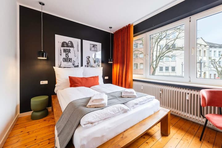 Klassen Stay -At Central Station| Netflix - Aix-la-Chapelle