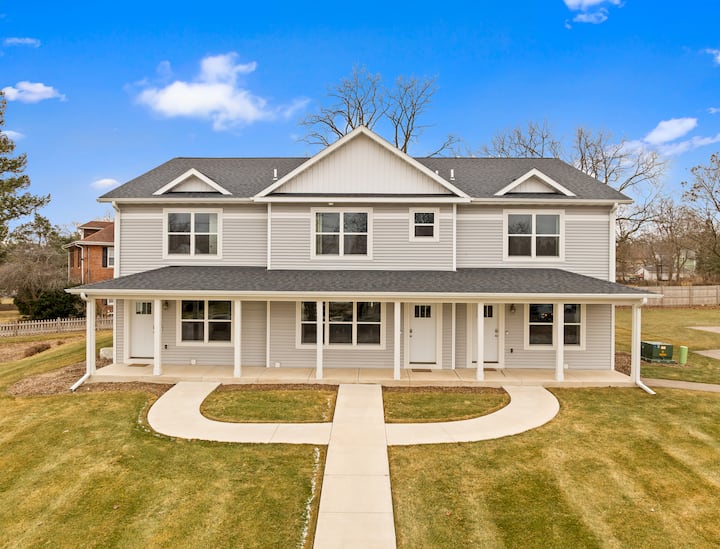 The Geneva Collection- Sleeps 40- 2 Blocks To Dt - Lake Geneva, WI