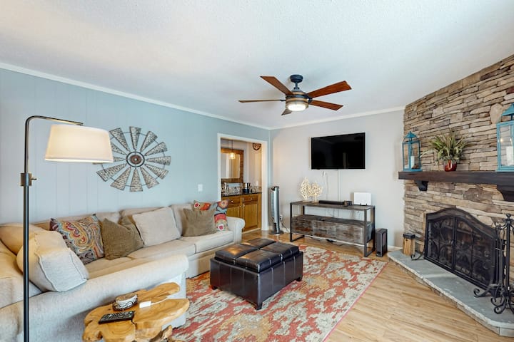 Cozy 2br Condo With Wifi, Pool, And Hot Tub - Beech Mountain, NC