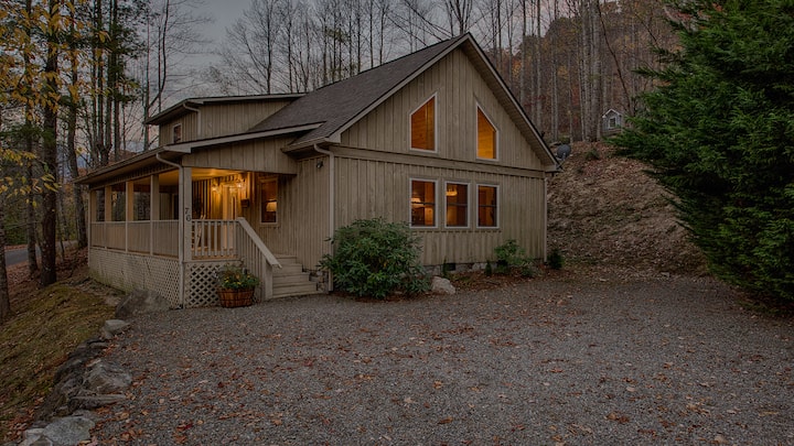 Peace By The Creek - 2 Br 2 Ba Cabin-crk-hottub - Maggie Valley, NC
