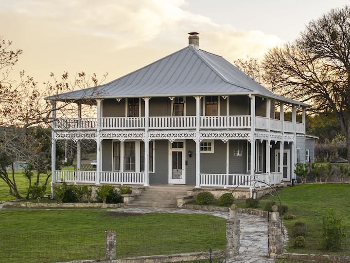 Historic 1br Farmhouse | Firepit | Mountain Views - Boerne, TX