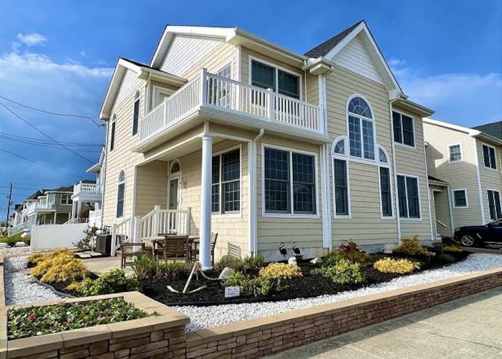 Spacious Townhome On Seaview - Wildwood Crest, NJ