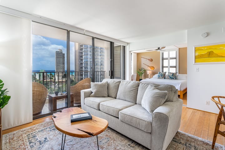 Chic Suite W/ Direct Ocean Views & Free Parking - Honolulu