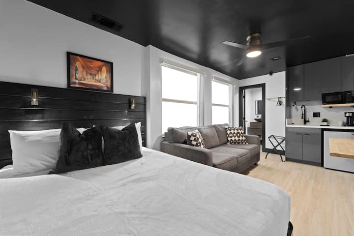 Updated Studio Retreat | Queen Bed + Kitchenette - Morena - San Diego