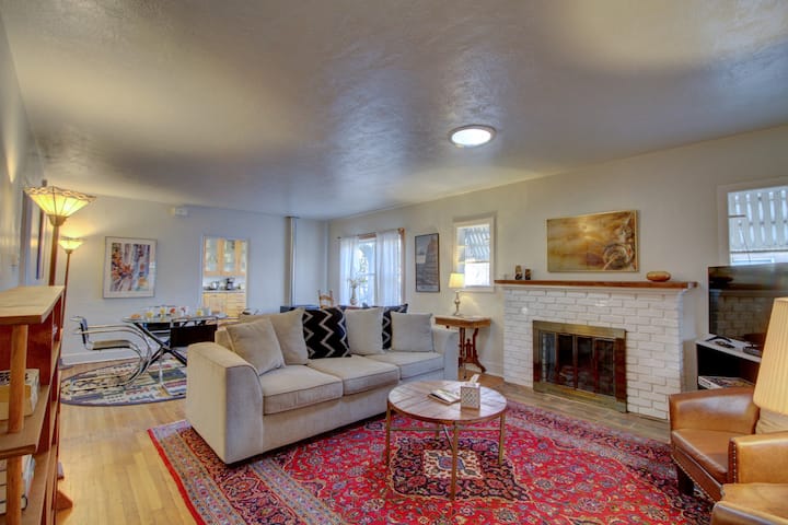Charming Family Home With Screened Porch - Albuquerque, NM