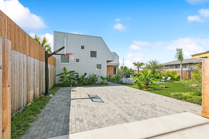 The Herald | Private 12br Hotel - Pool, Spa - New Orleans, LA