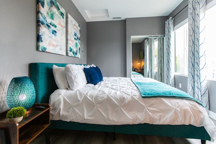 Live Like A Local - Walk To Dining, Shops & Park - San Diego, CA