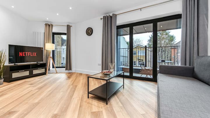 Modern 1 Bedroom Stay, Balcony, East Croydon - 克羅伊登