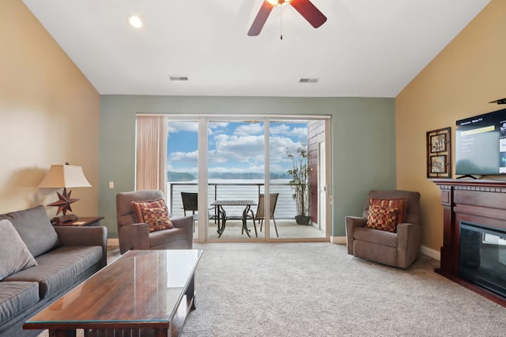 Comfy Views Condo - Delton Grand 423 - Wisconsin Dells, WI