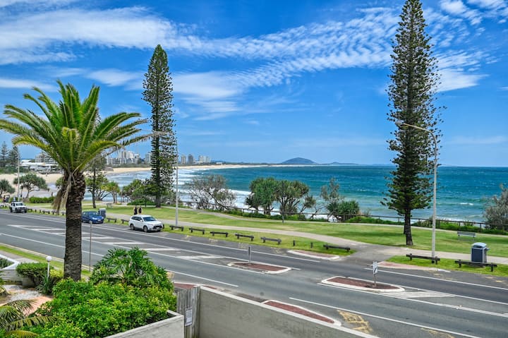 Alex Heads Beachfront Bliss - Mooloolaba